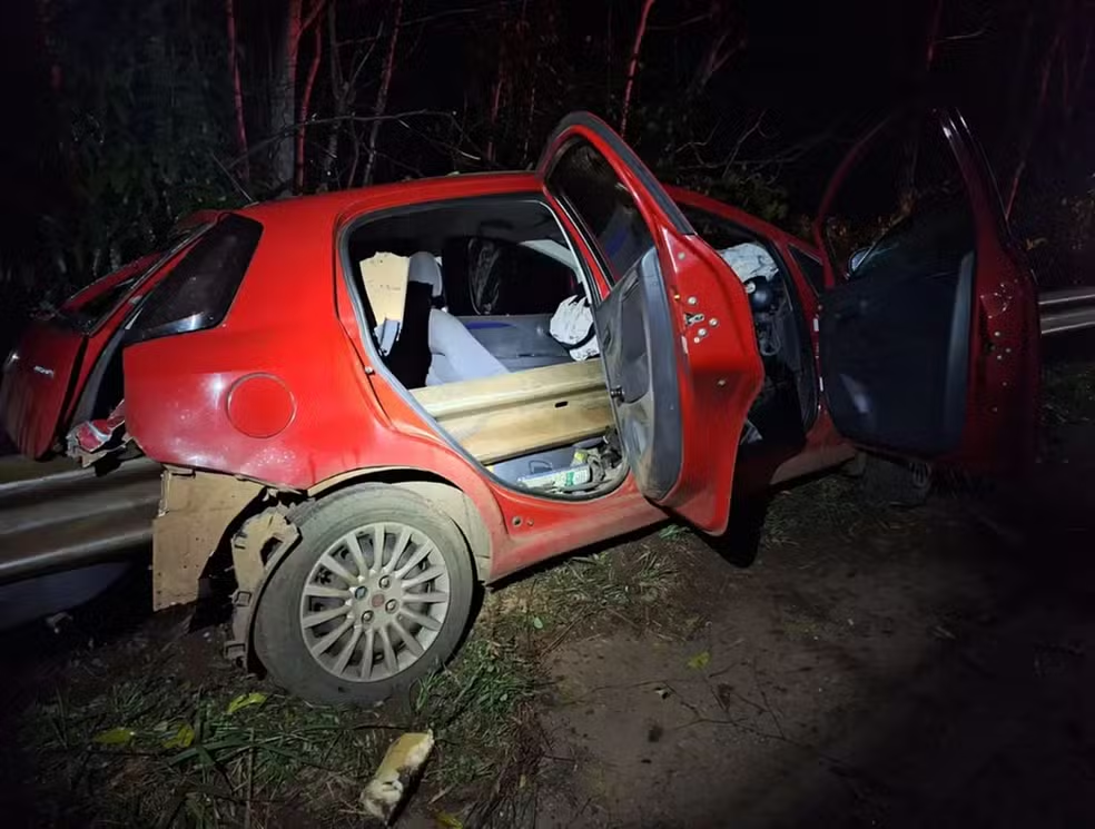 Acidente em Mondaí na Rodovia SC-386 Deixa Carro Destruído